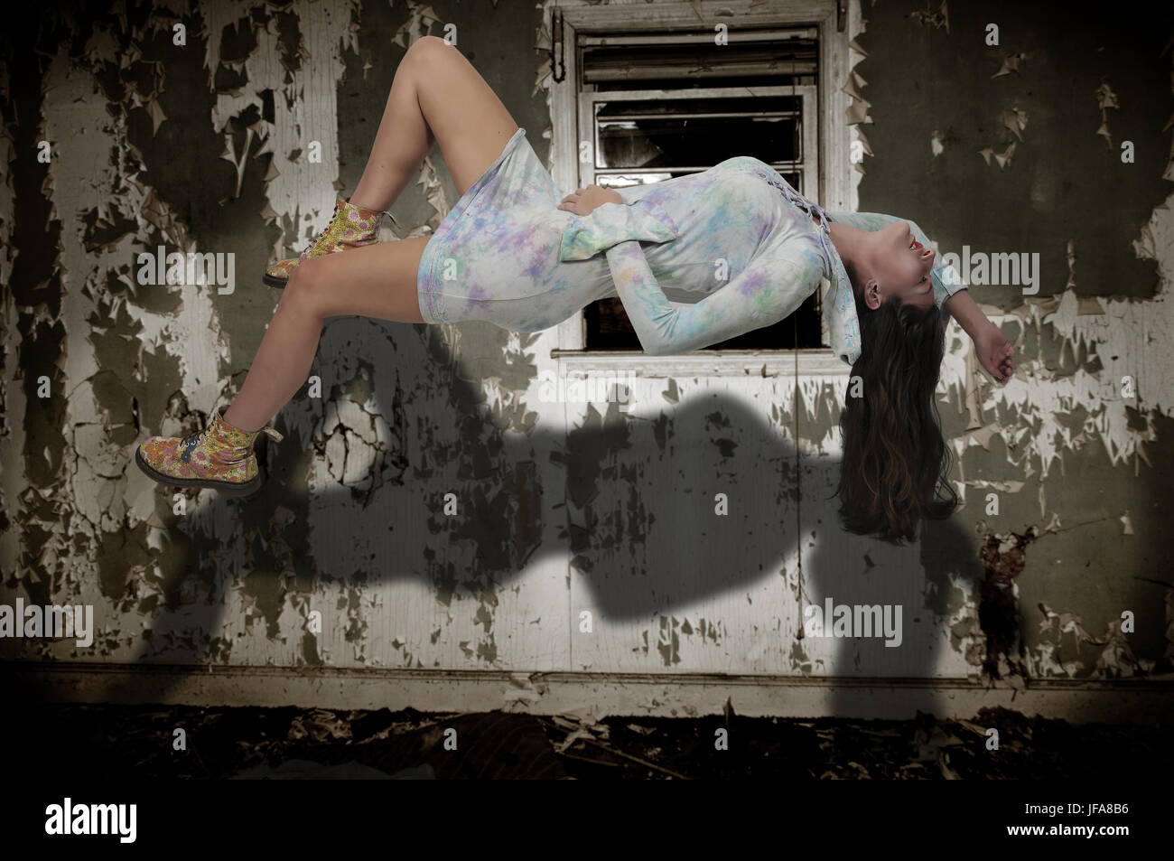 Levitating woman trick hi-res stock photography and images - Alamy