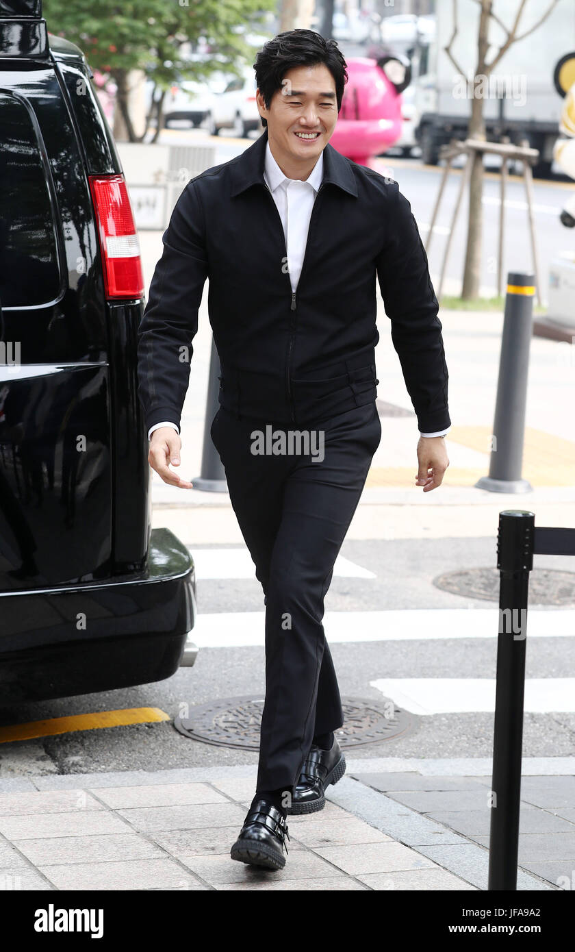 S. Korean actor Yoo Ji-tae South Korean actor Yoo Ji-tae enters a ...