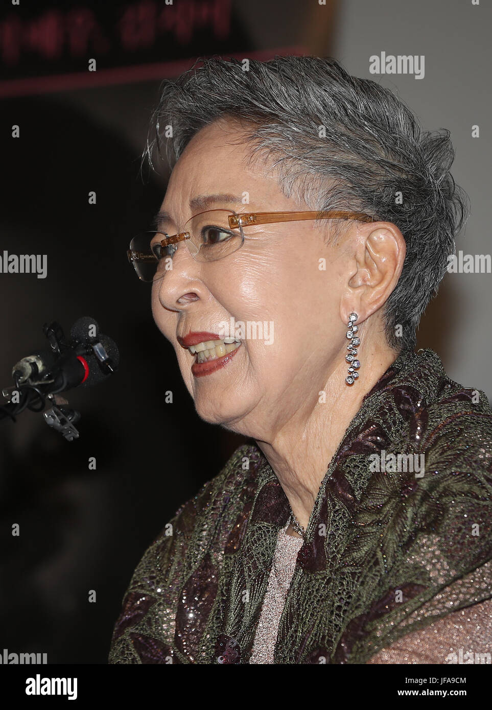 S. Korean actress Kim Ji-mi South Korean actress Kim Ji-mi greets ...