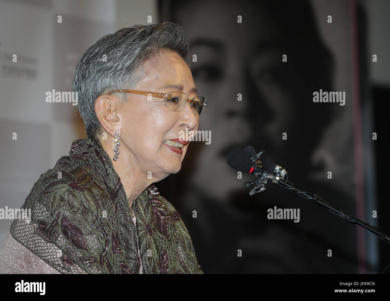 S. Korean actress Kim Ji-mi South Korean actress Kim Ji-mi greets ...