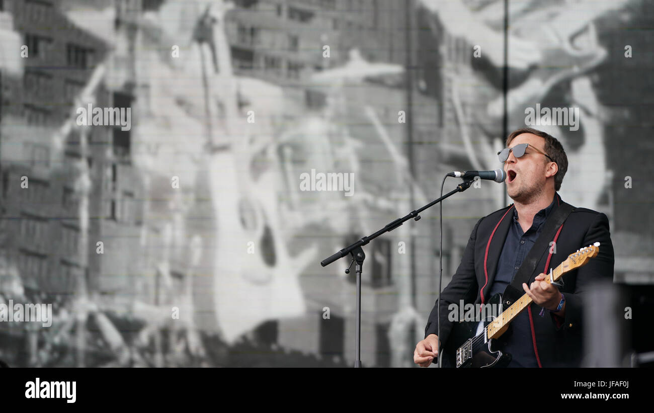 London, UK. 30th June, 2017. James Walsh of Starsailor performing live ...