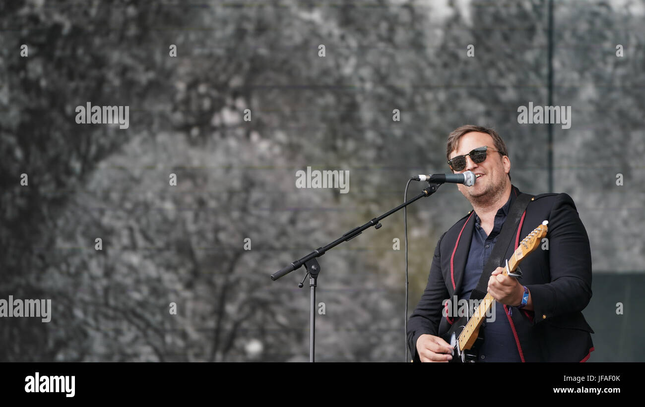 London, UK. 30th June, 2017. James Walsh of Starsailor performing live ...