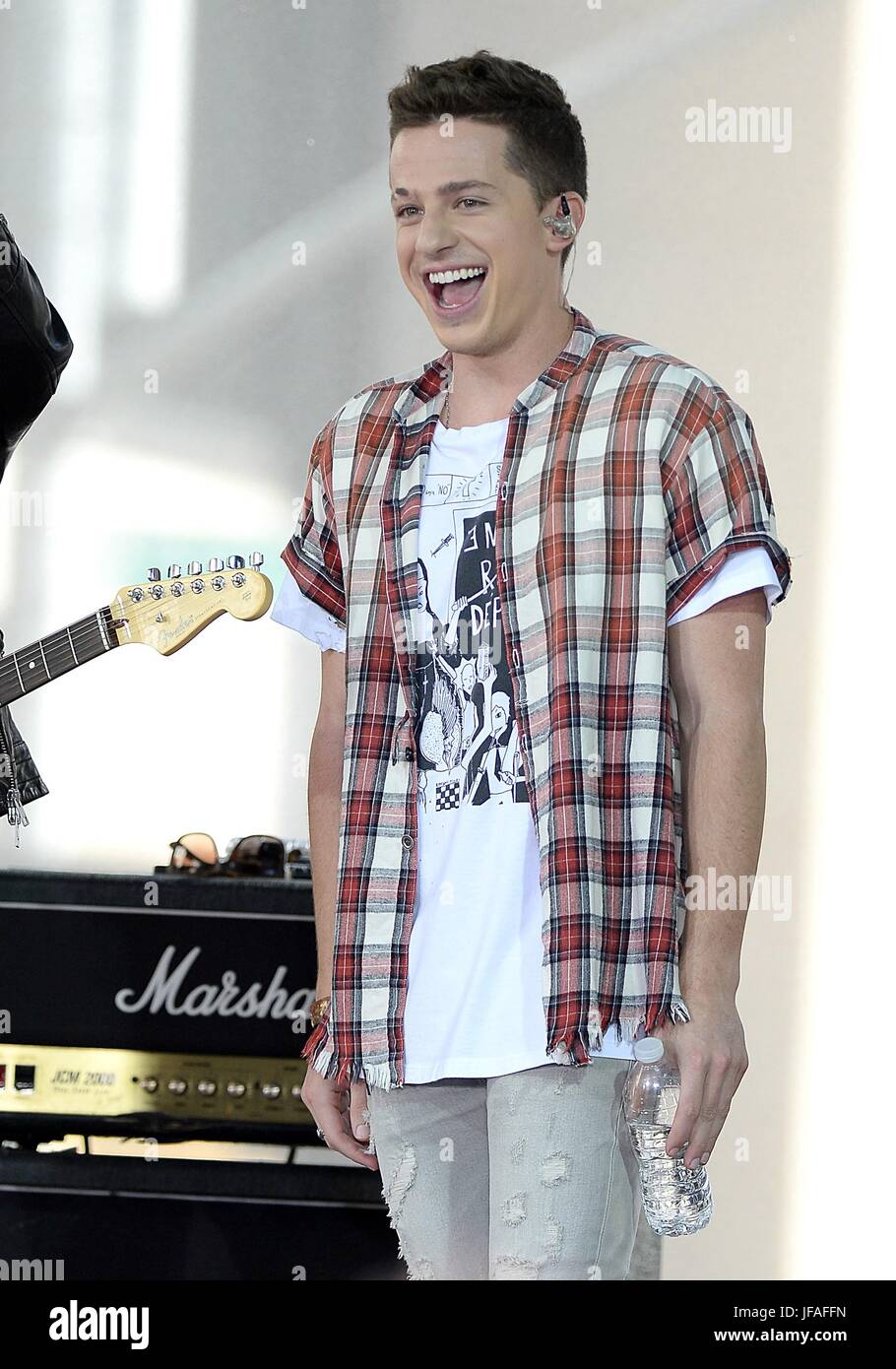 Charlie puth hi-res stock photography and images - Alamy