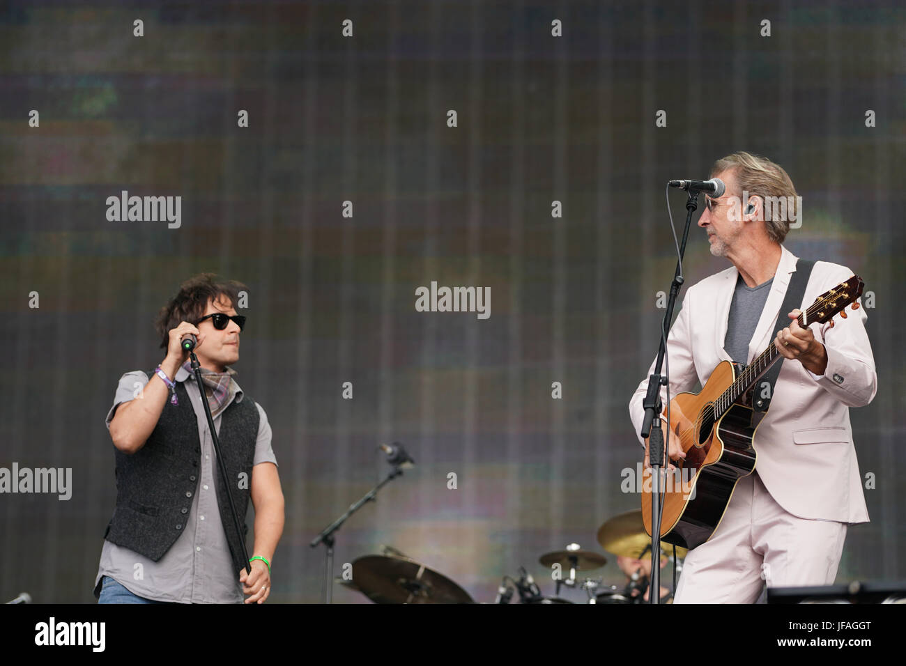 Mike rutherford and the mechanics hi-res stock photography and images ...