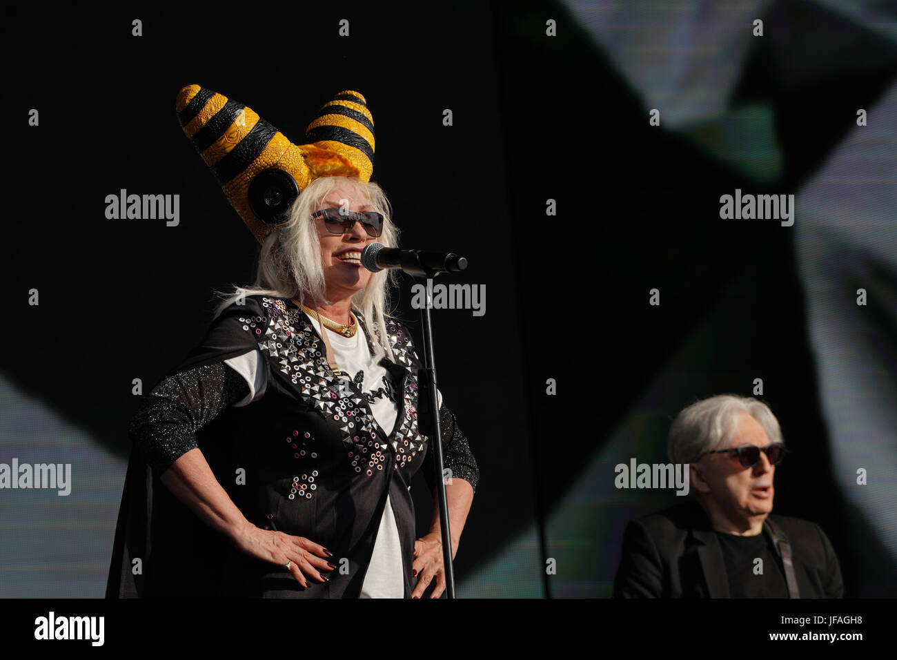 Debbie harry blondie on stage hi-res stock photography and images - Alamy