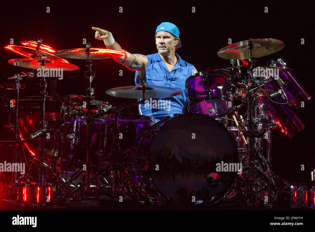 Chad smith chili peppers 2017 hi-res stock photography and images - Alamy