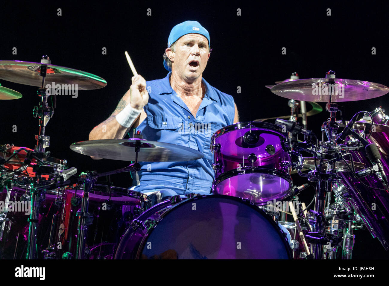 Chad smith chili peppers 2017 hi-res stock photography and images - Alamy