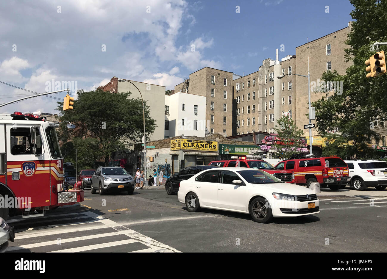 (170630) -- NEW YORK, June 30, 2017 (Xinhua) -- Emergency response ...