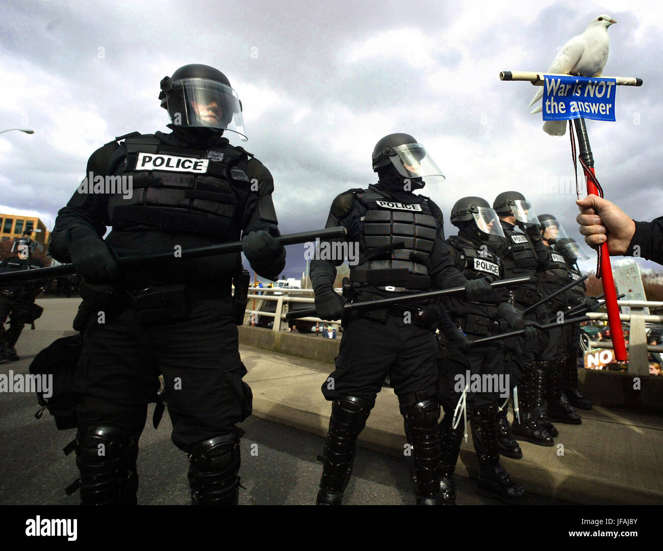Portland riot police hi-res stock photography and images - Alamy