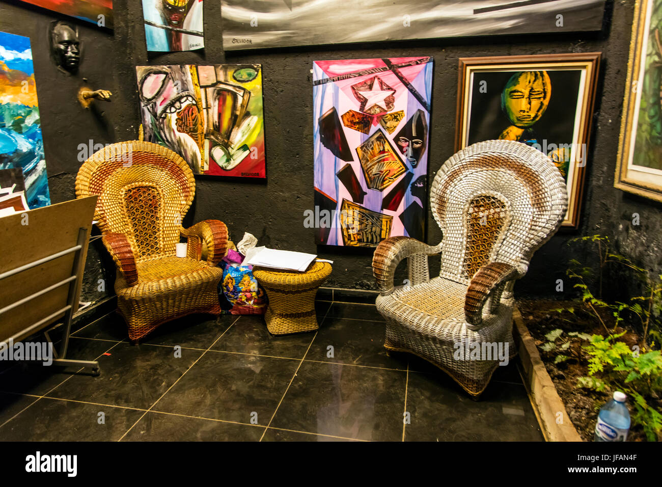 The art gallery of SALVADOR who started the artist colony of CALLEJON ...