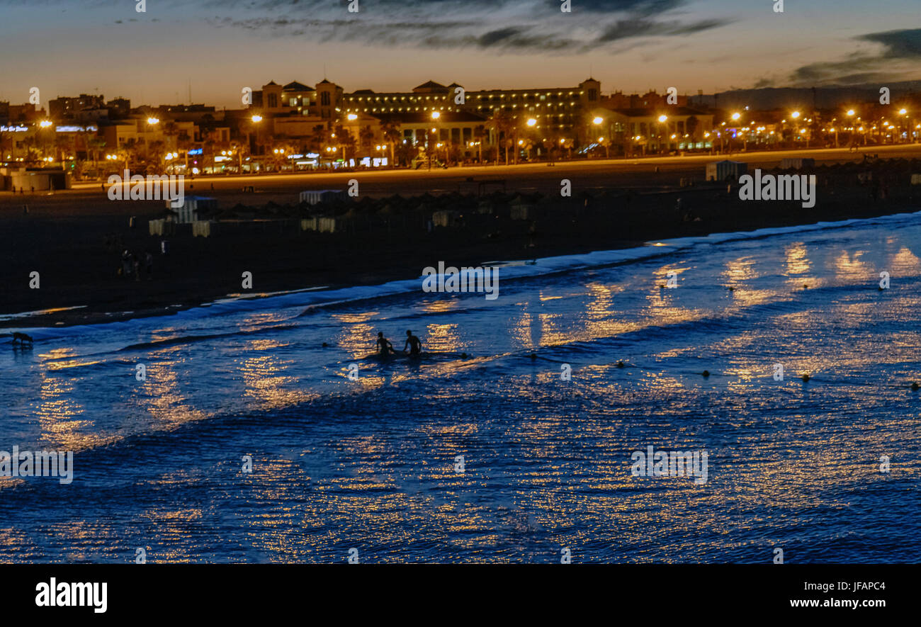 Night view of a Mediterranean beach with illuminated promenade Stock ...