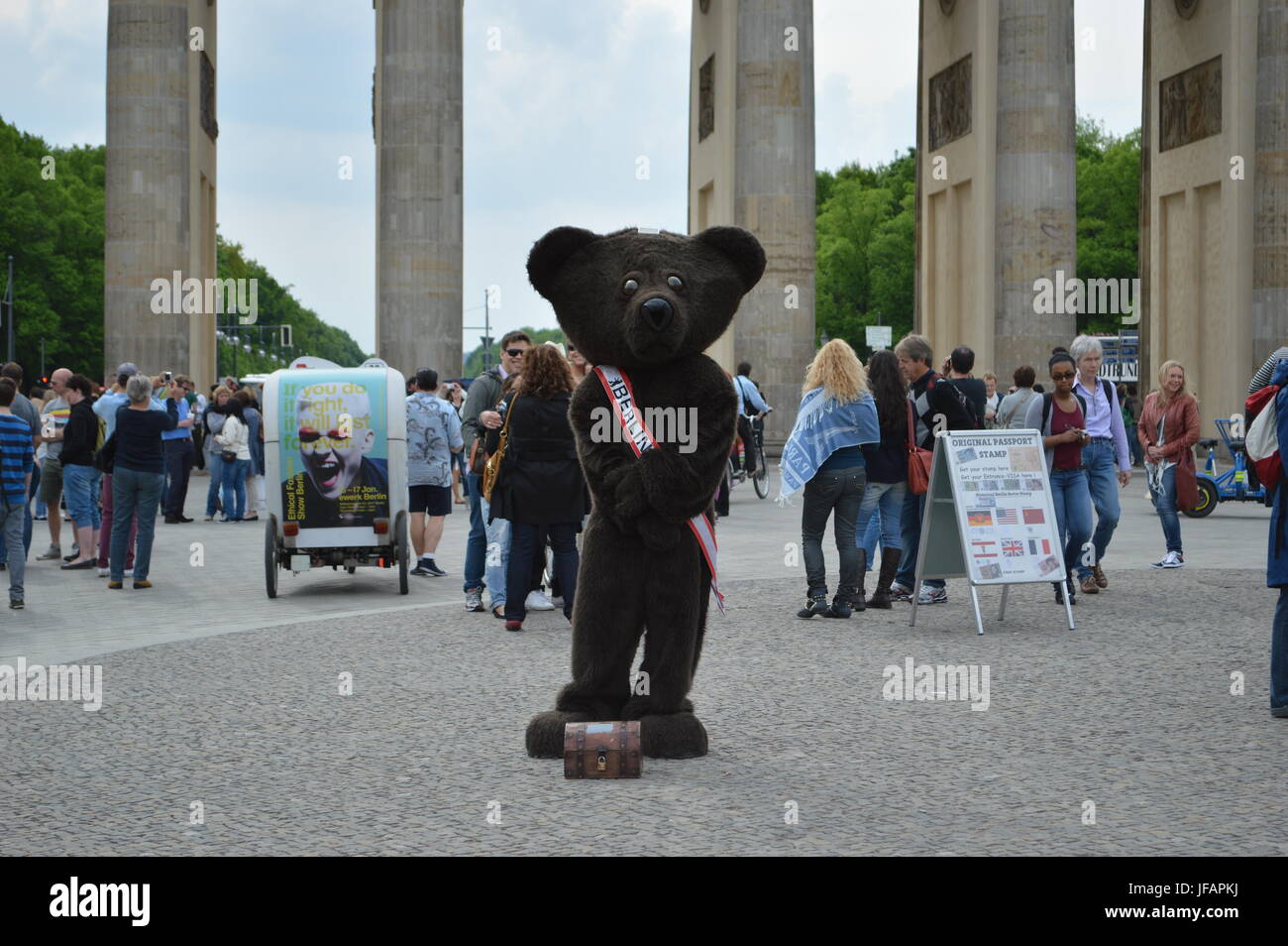 The bear bar hi-res stock photography and images - Alamy