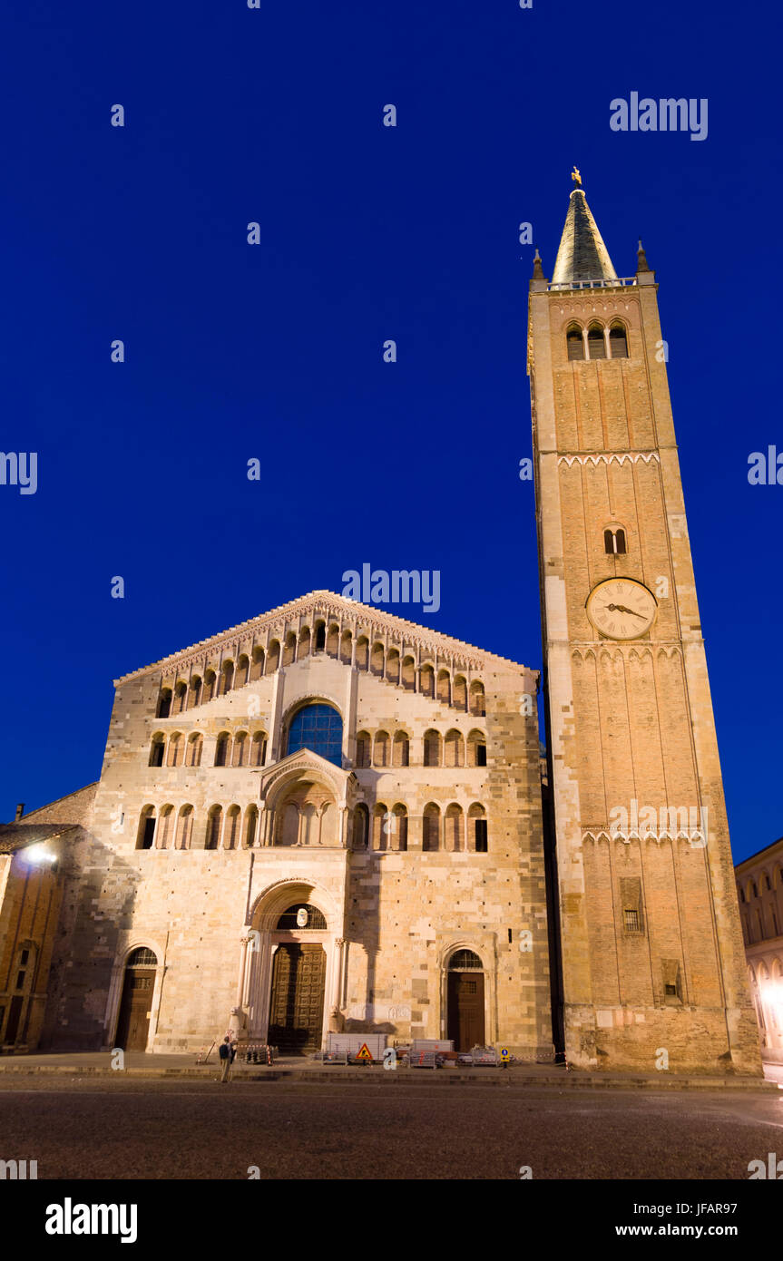A nigh view of Duomo (Cathedral Stock Photo - Alamy