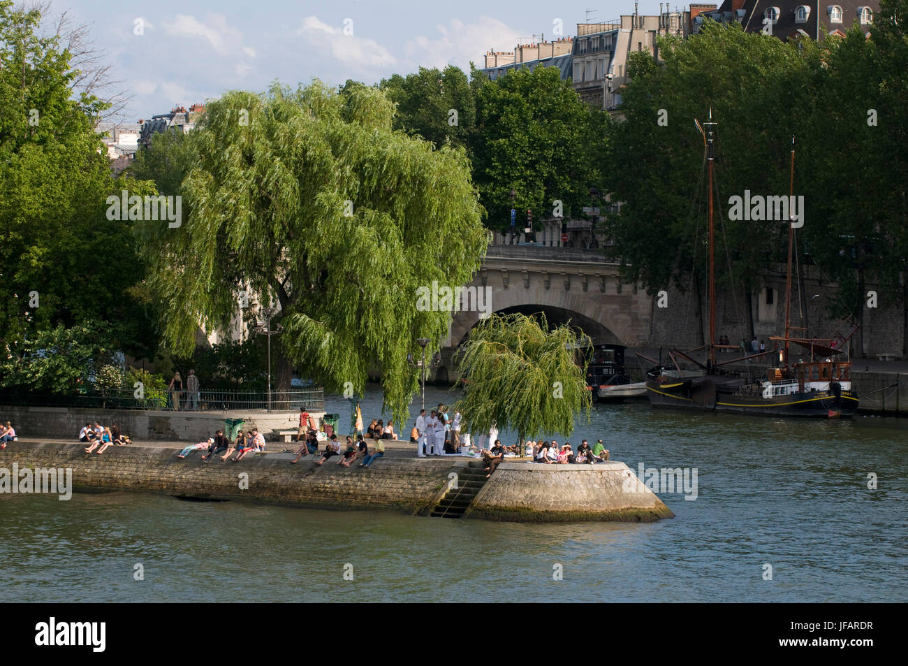 People drinking cocktails at Square du Vert-Galant, Ile de la Cite ...