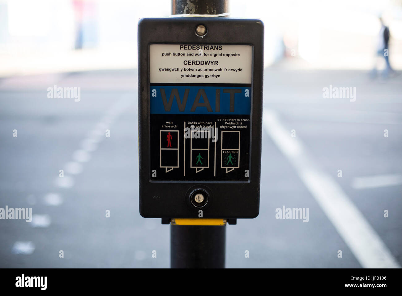Welsh stop sign hi-res stock photography and images - Alamy