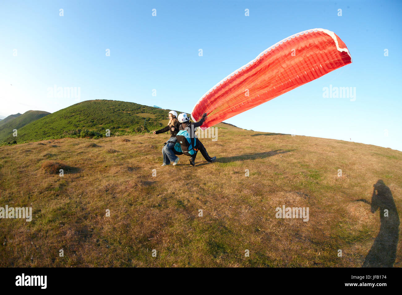 Paragliders taking off hi-res stock photography and images - Alamy