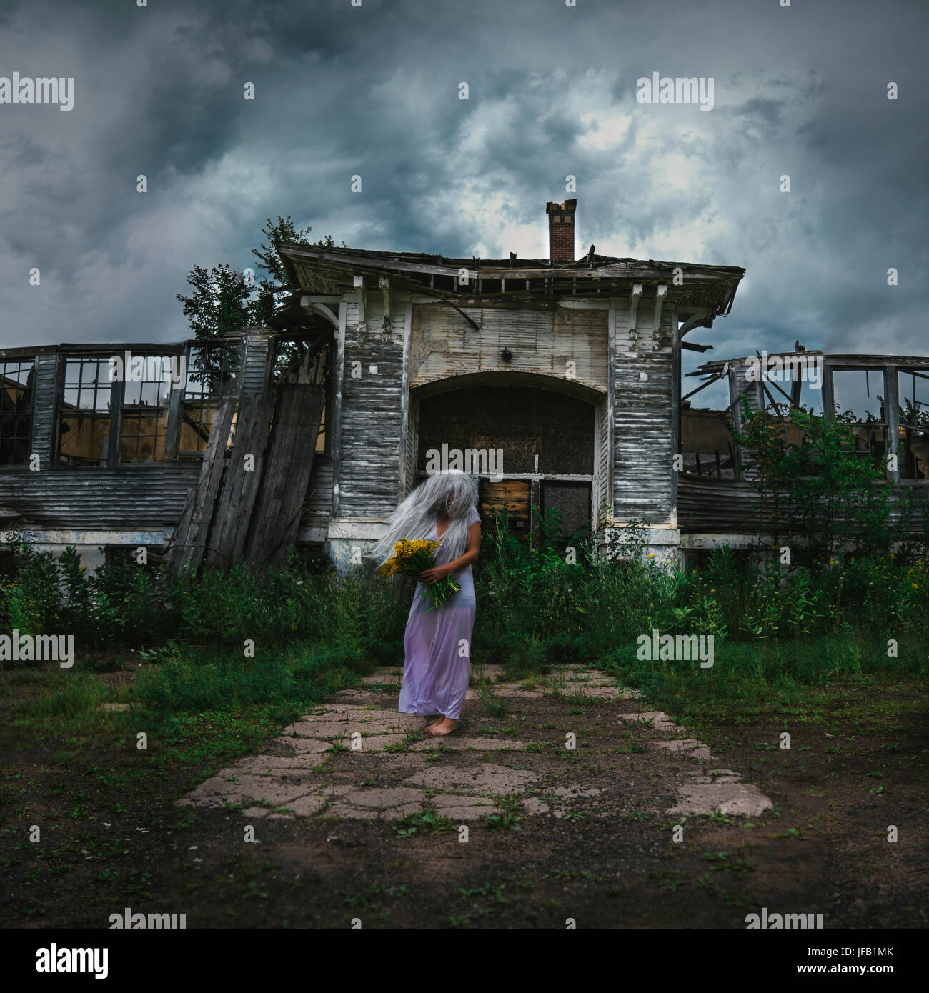 Fighting the wind hi-res stock photography and images - Alamy