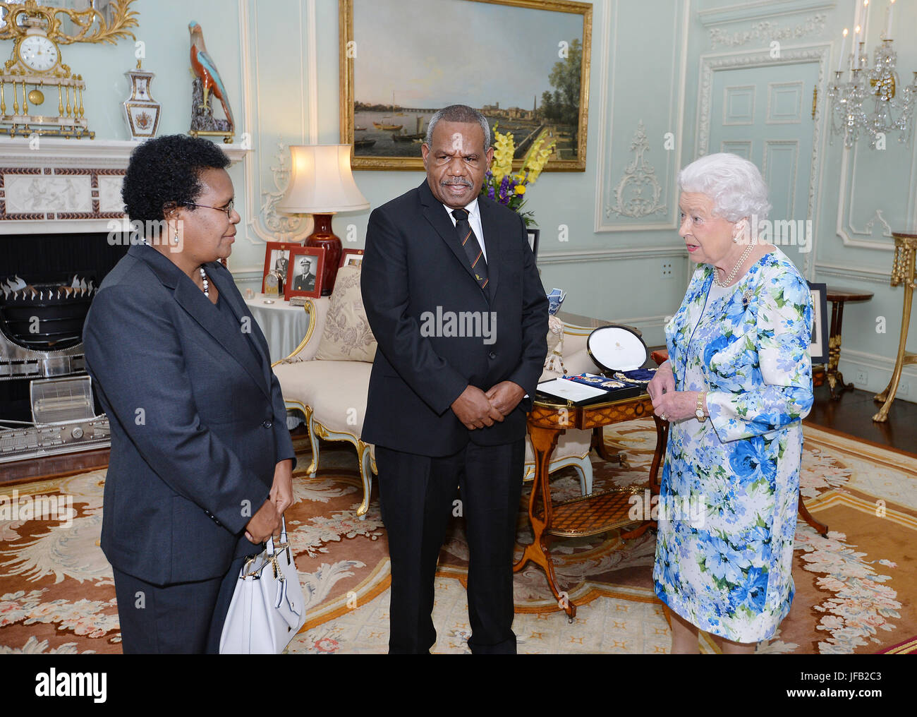 Queen Elizabeth II talks with Sir Robert Dadae the Governor General of ...