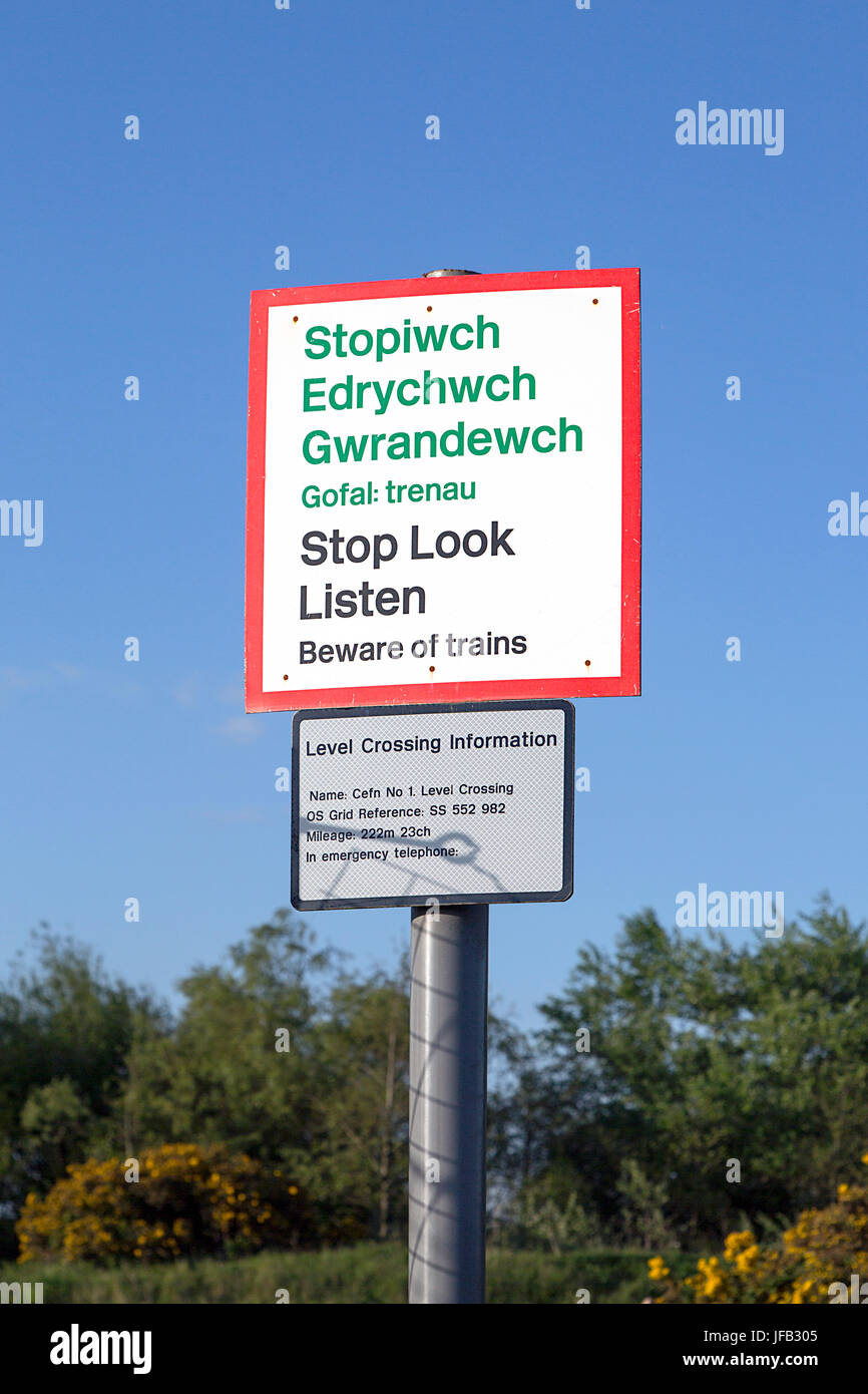 Warning reference hi-res stock photography and images - Alamy