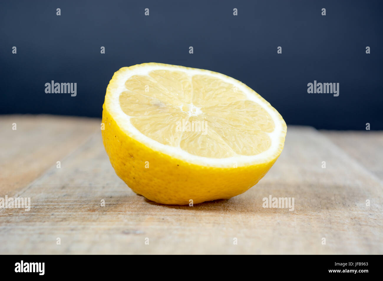 Squeezed lemon slice hi-res stock photography and images - Alamy