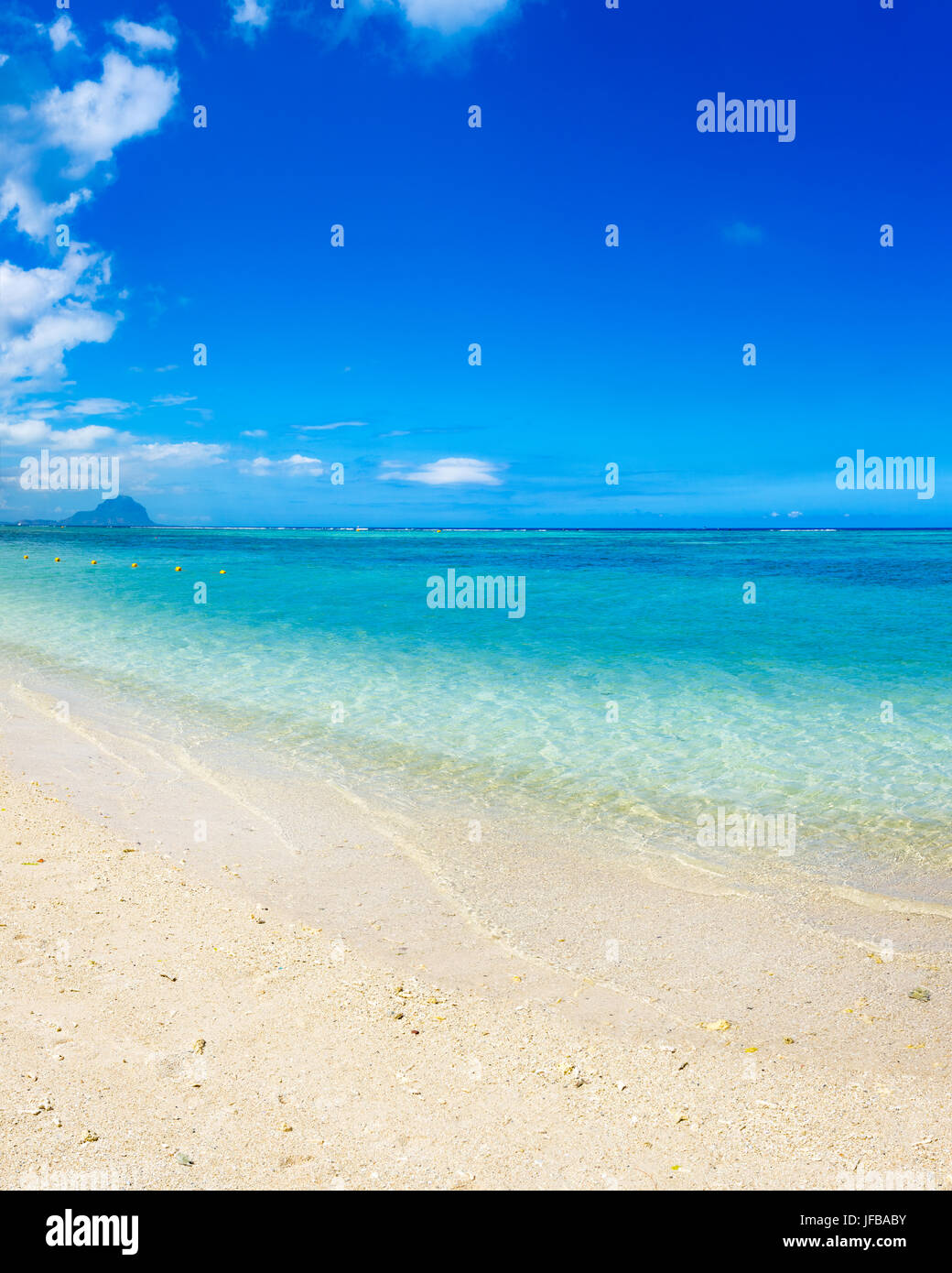 Sandy tropical beach Stock Photo - Alamy
