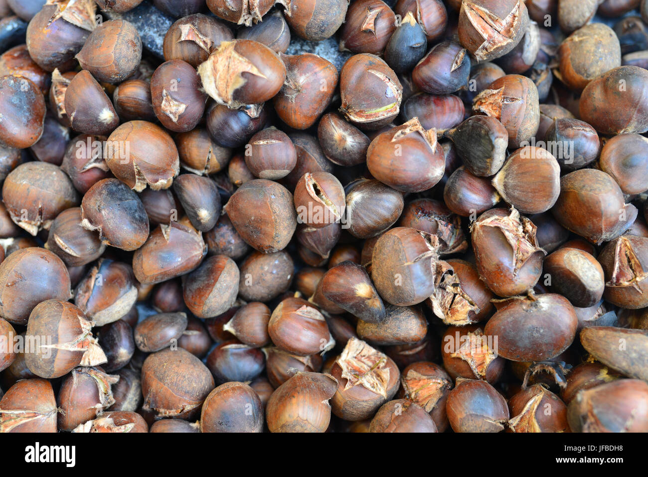 Roasted edible chestnuts Stock Photo - Alamy
