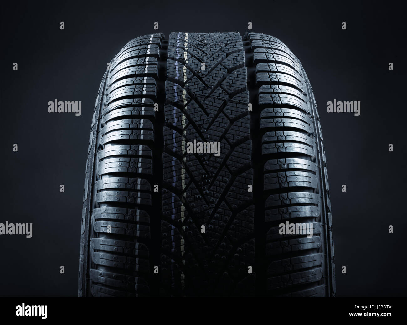 Alloy wheels stack hi-res stock photography and images - Alamy