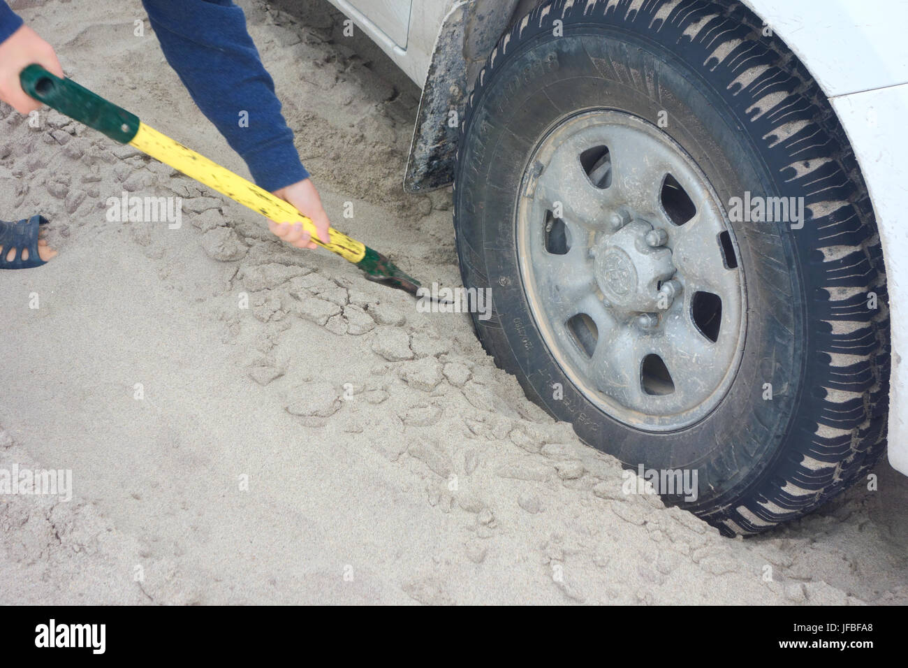Car stuck in sand hi-res stock photography and images - Alamy