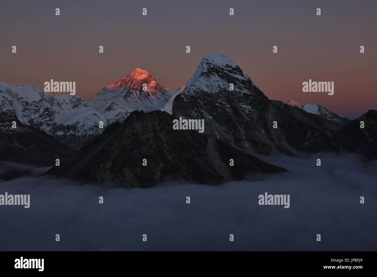 Mt Everest at sunset Stock Photo - Alamy