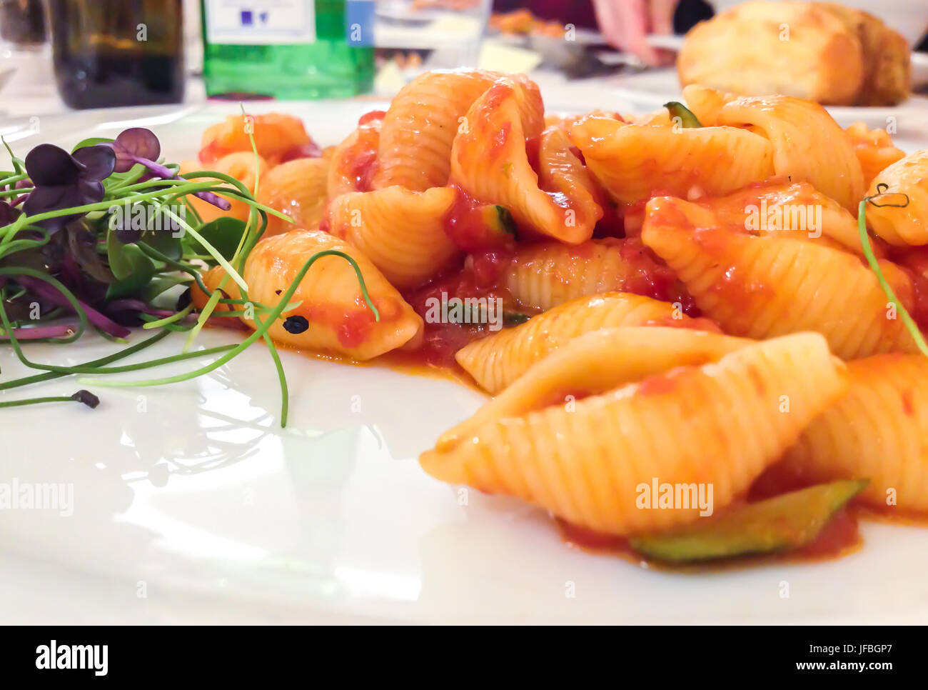 Fresh conchiglioni pasta Stock Photo - Alamy