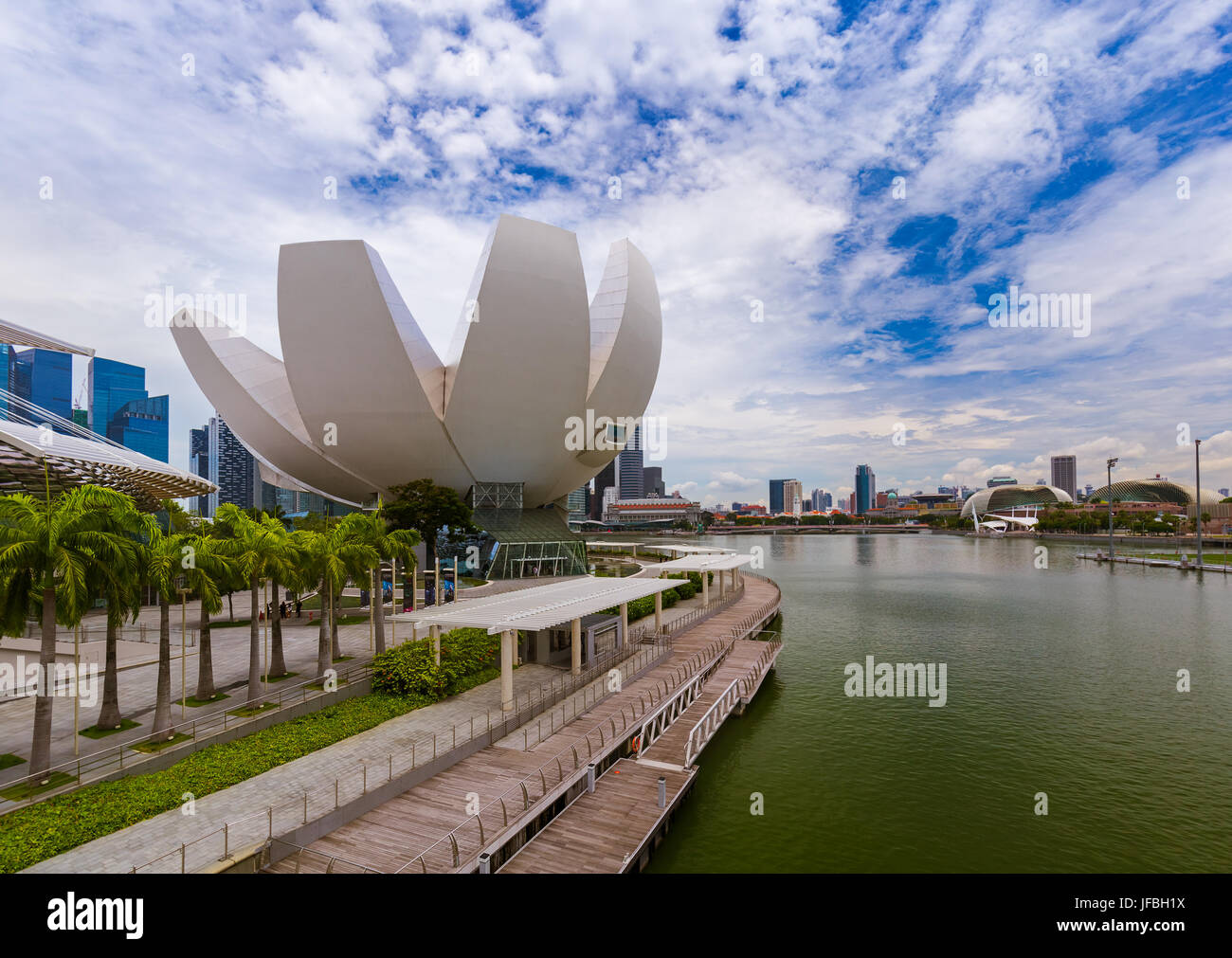 Singapore city skyline embankment hi-res stock photography and images ...