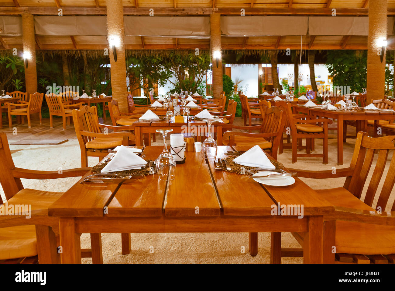 Plates on restaurant hi-res stock photography and images - Alamy