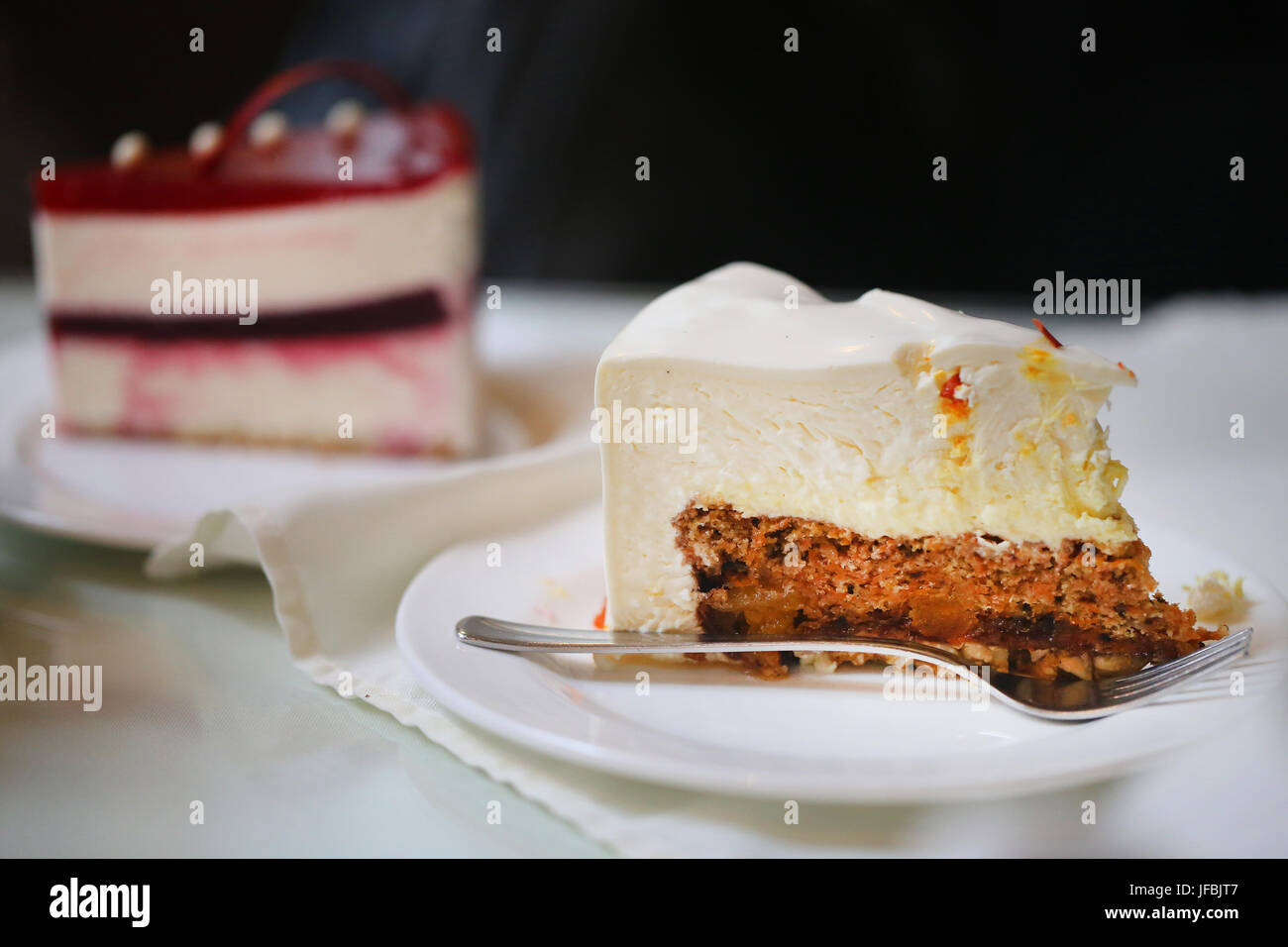 Photo of a delicious cheesecake in a cafe Stock Photo - Alamy