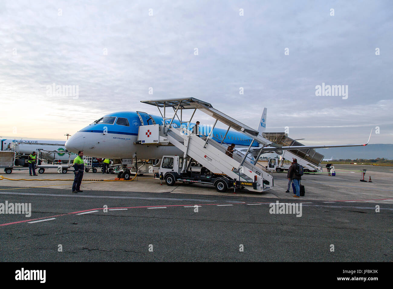 Schiphol logo hi-res stock photography and images - Alamy