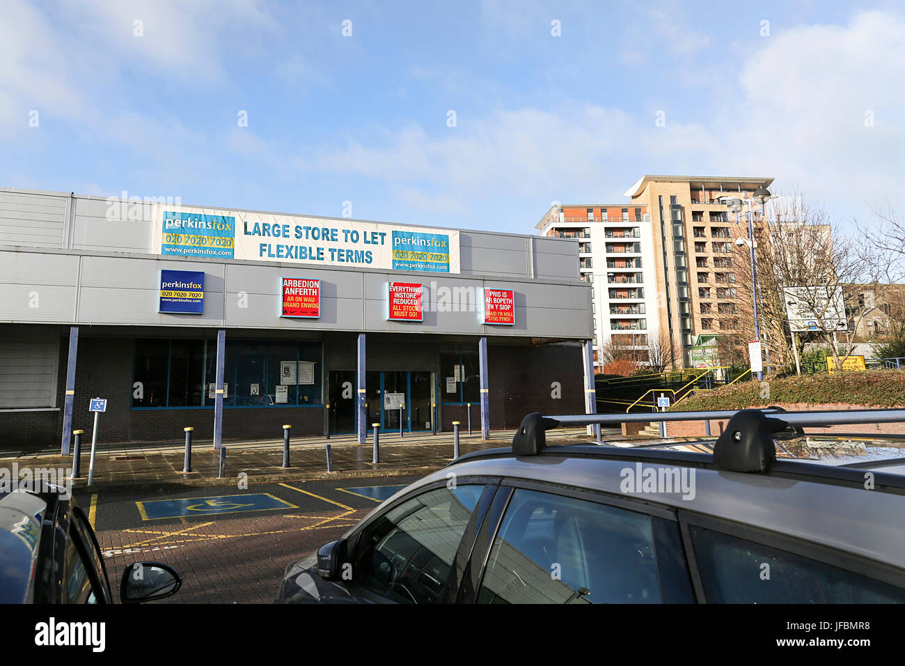 Empty Shopping Units Available for Rent Stock Photo - Alamy