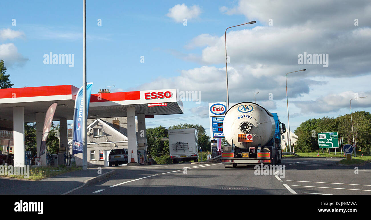 Esso fuel tanker hi-res stock photography and images - Alamy