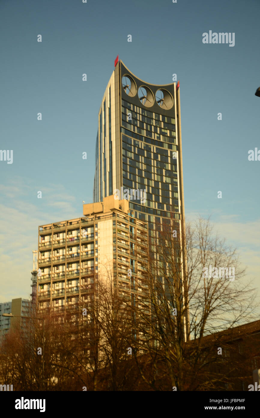 Multi story tower block hi-res stock photography and images - Alamy