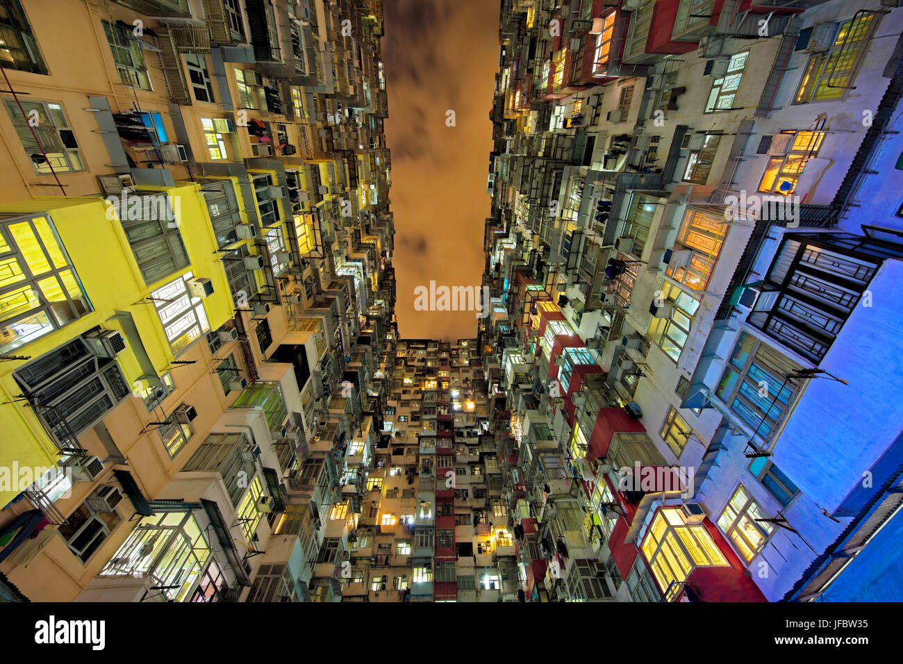 High rise building in hong kong island hi-res stock photography and ...