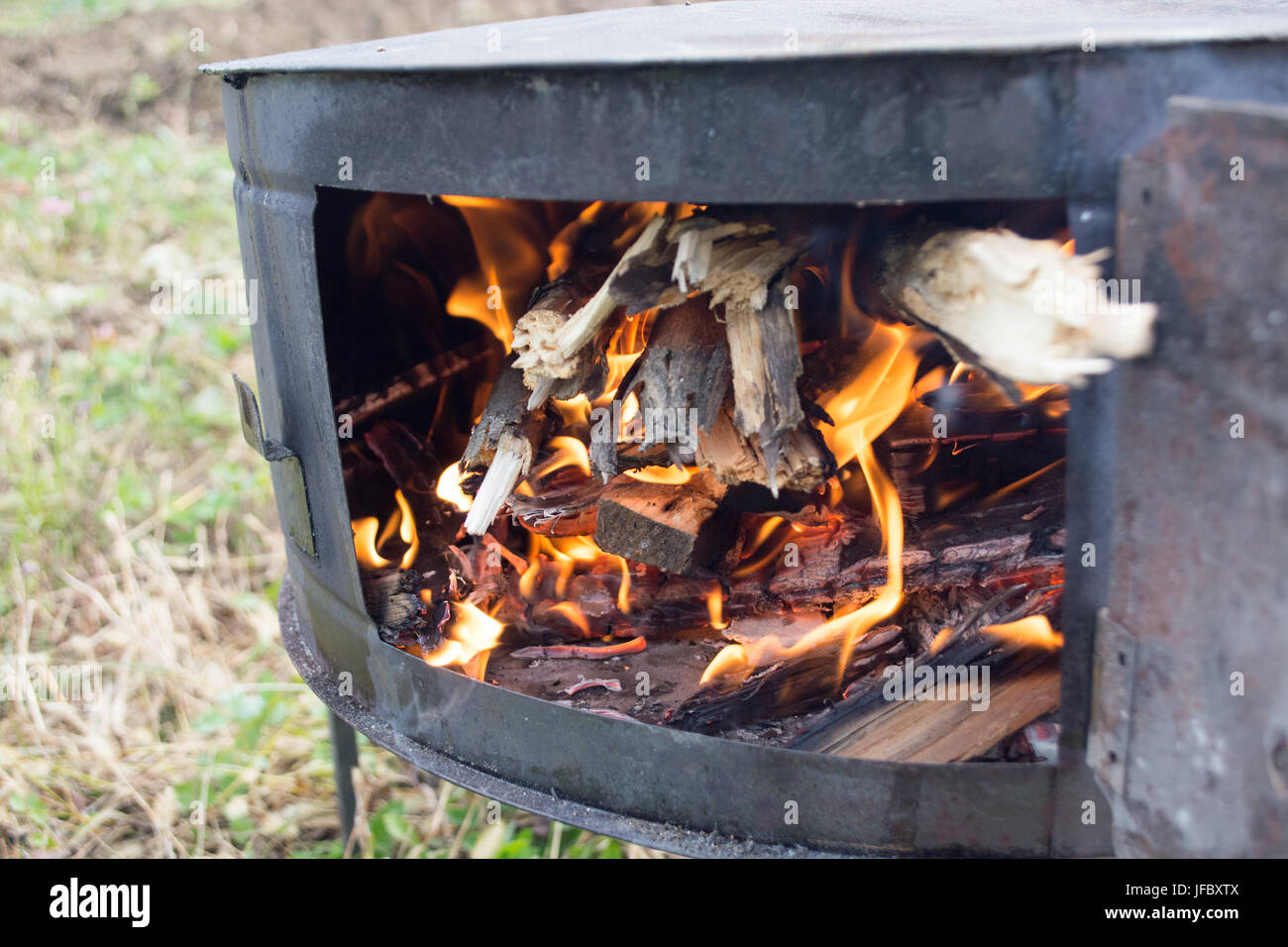 Kitchen stove fire smoke hi-res stock photography and images - Alamy