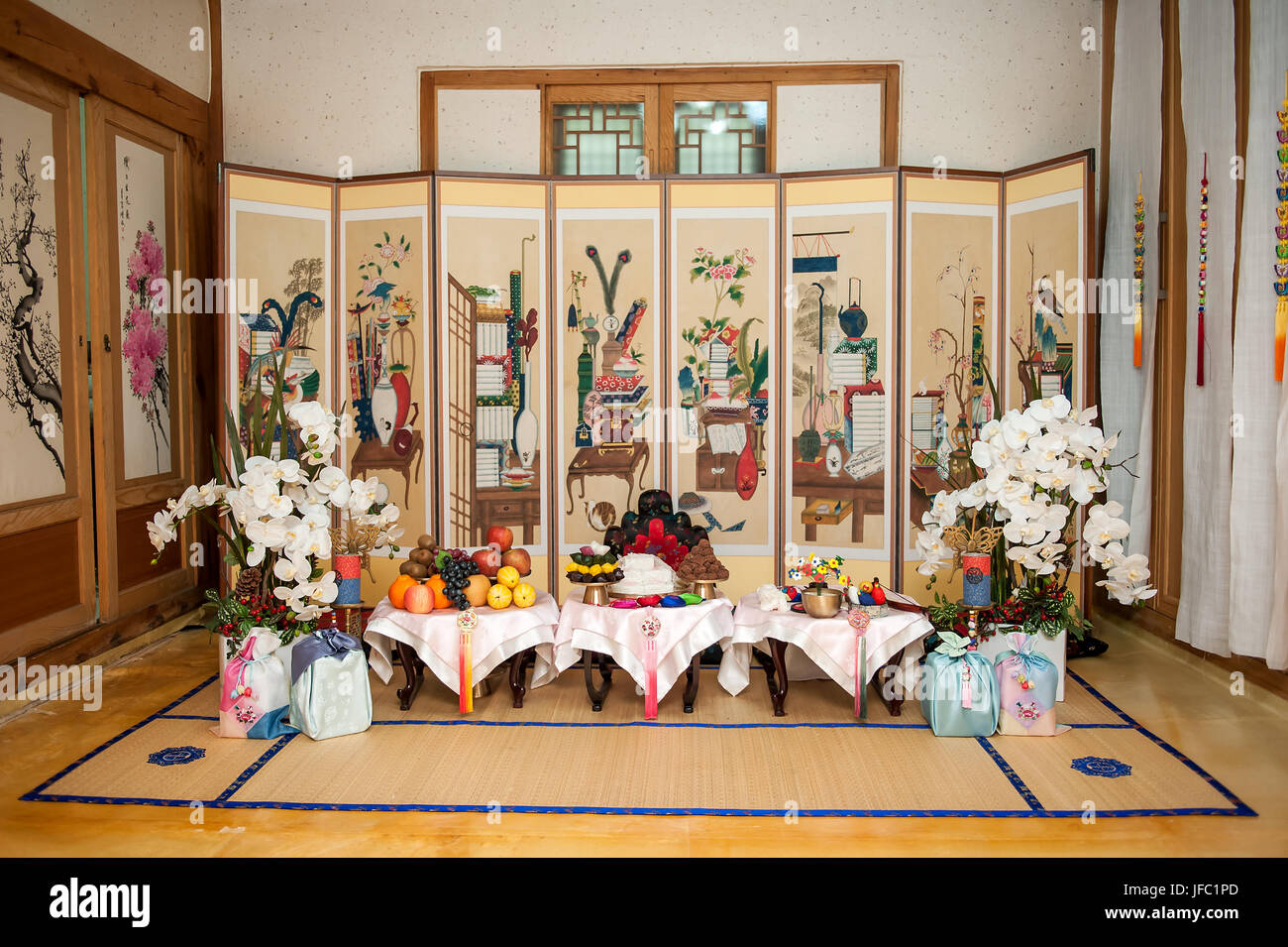 Tradition indoor korea korean hi-res stock photography and images - Alamy