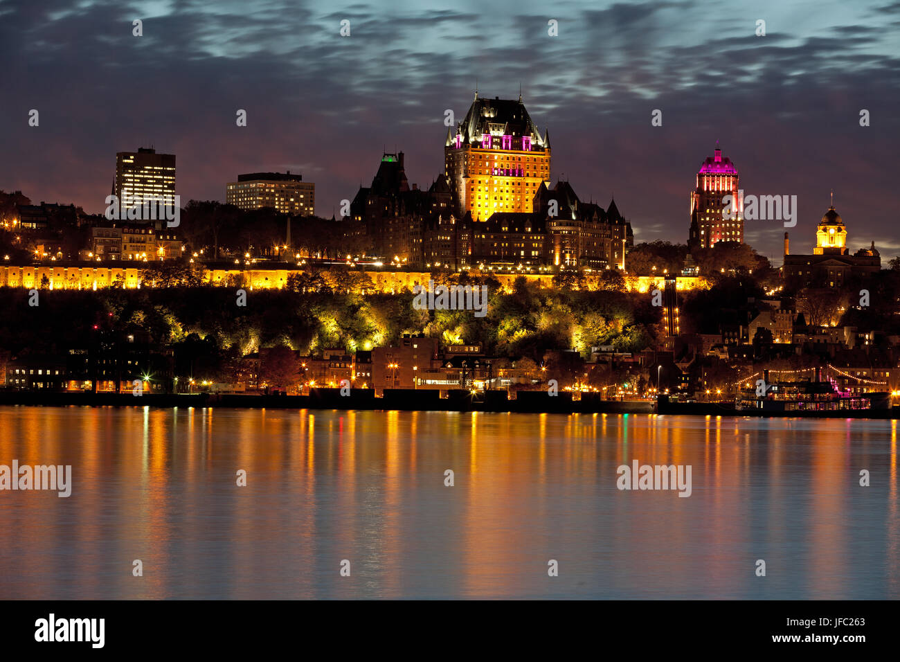Québec at night Stock Photo - Alamy