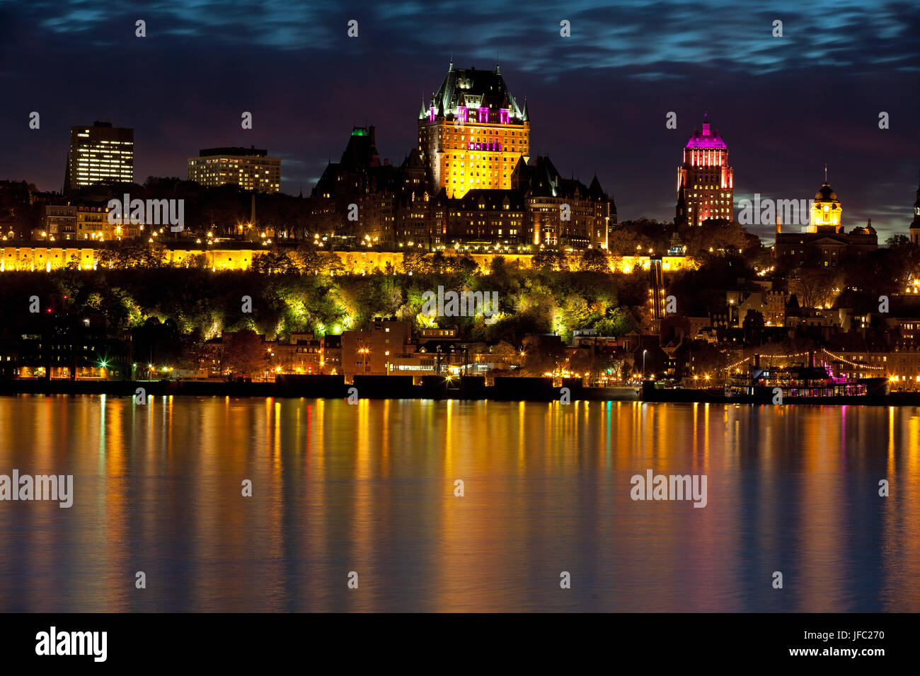 Québec at night Stock Photo - Alamy