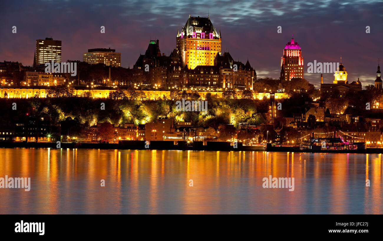 Quèbec at night Stock Photo - Alamy