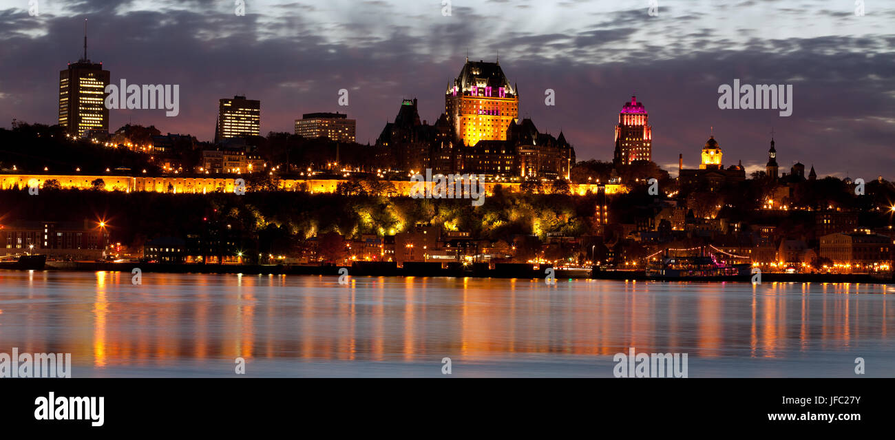 Quèbec at night Stock Photo - Alamy