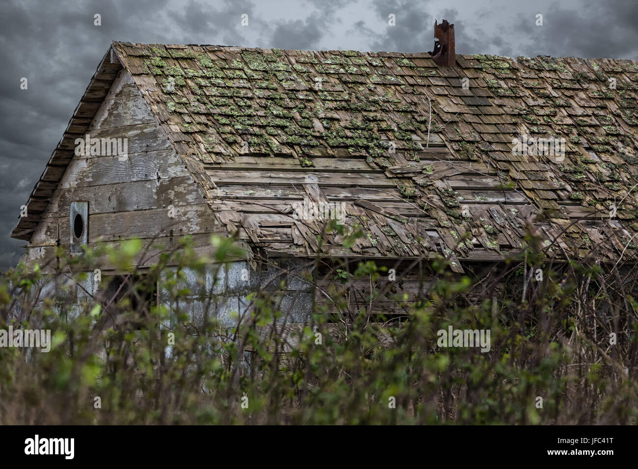 Stormy sky farmhouse hi-res stock photography and images - Alamy