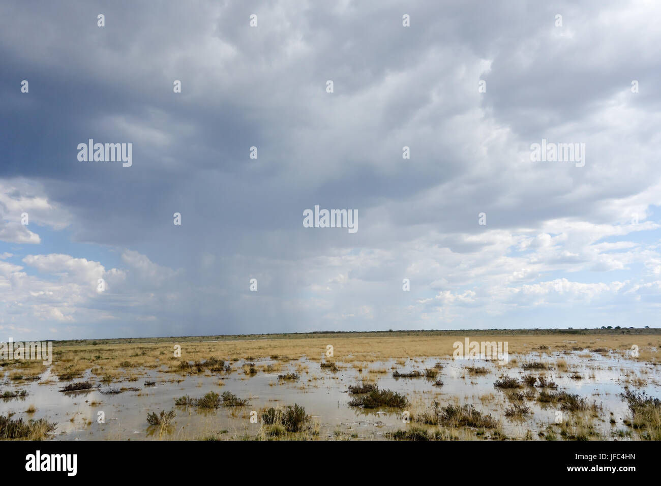 Cloudy landscape hi-res stock photography and images - Alamy