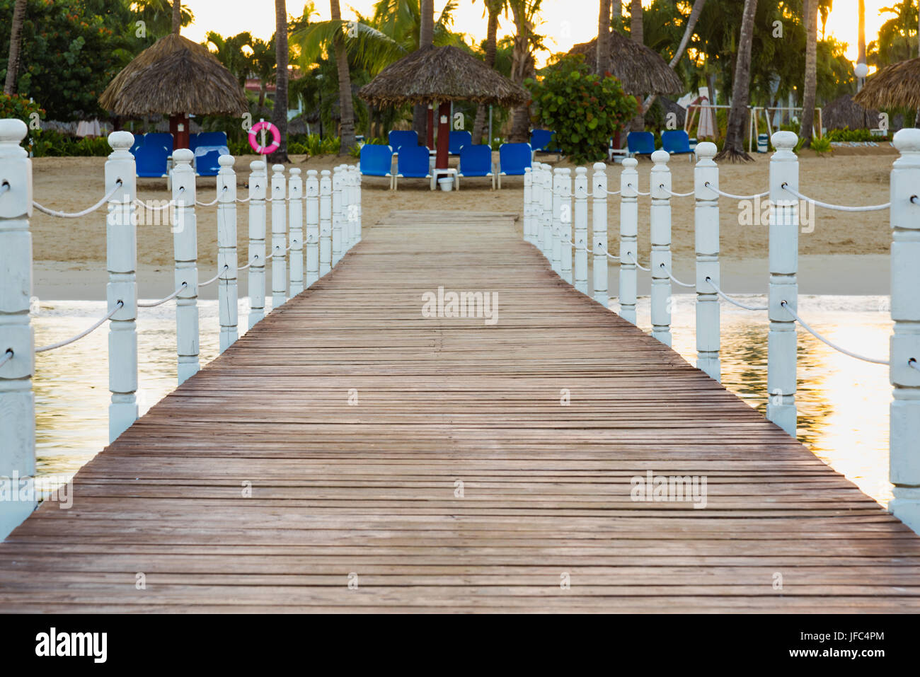 Bridge in sea to island hi-res stock photography and images - Alamy
