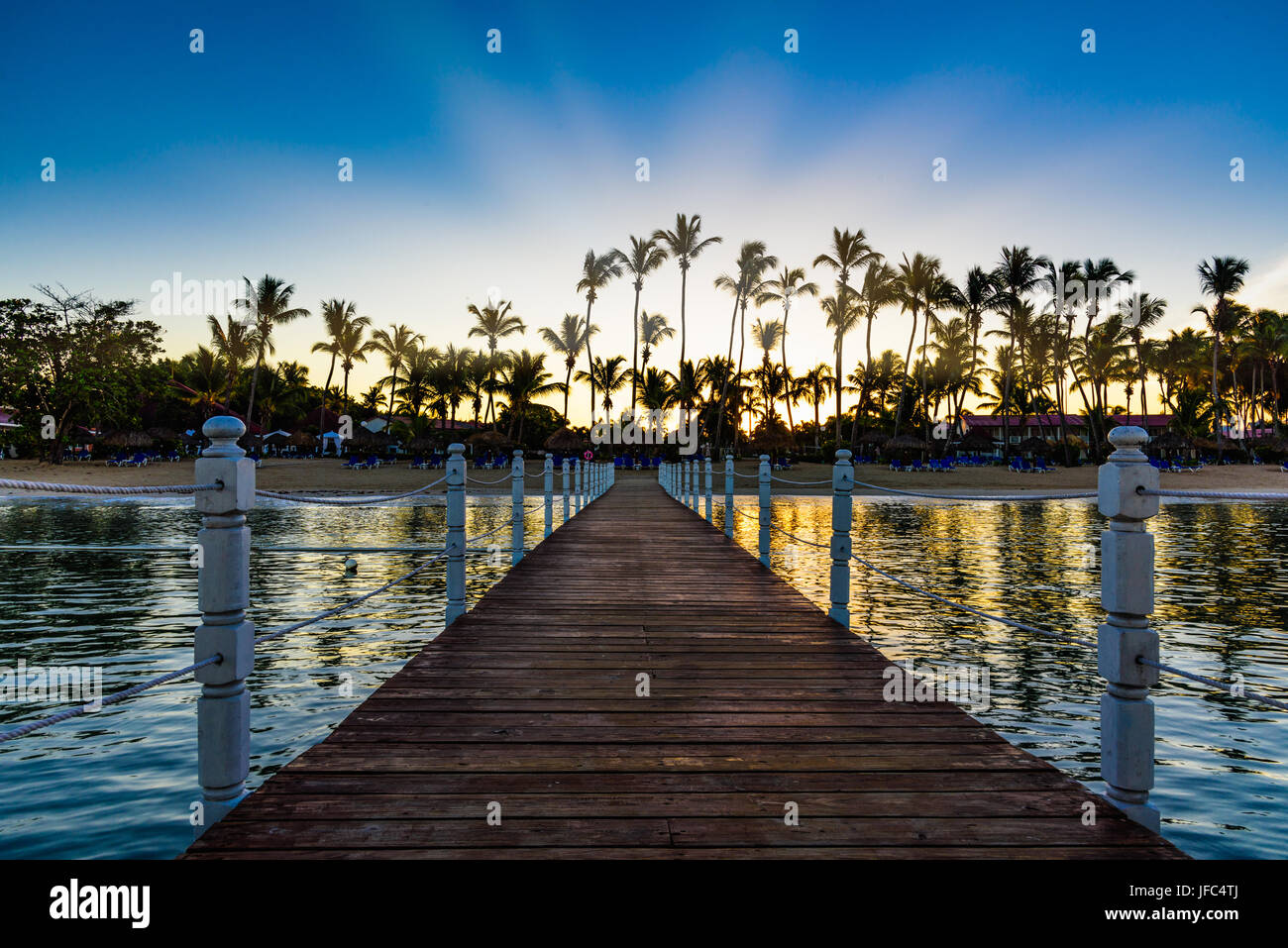 Building bridge in sand beach hi-res stock photography and images - Alamy