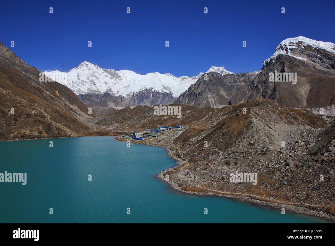 Gokyo lake, village and mount Cho Oyu Stock Photo - Alamy