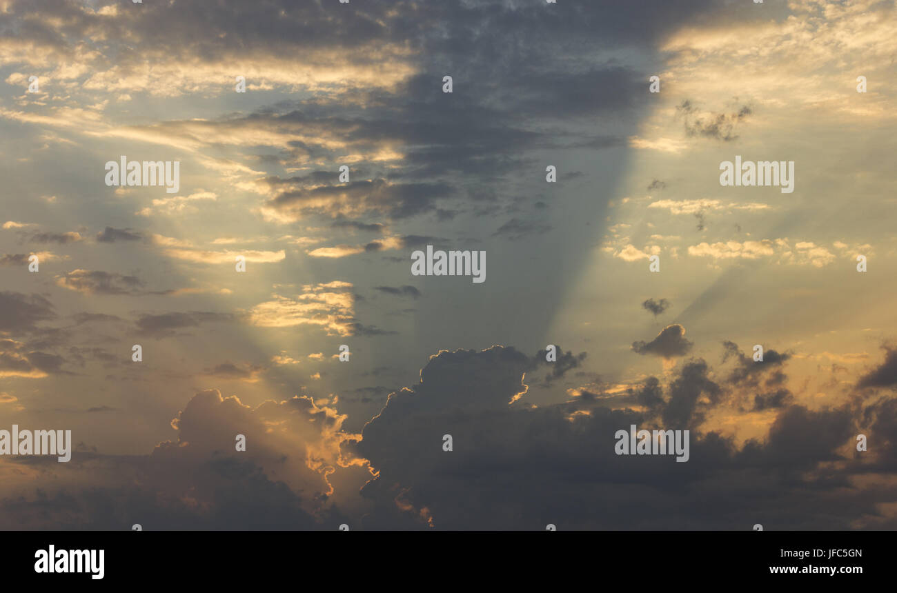 God rays hi-res stock photography and images - Alamy